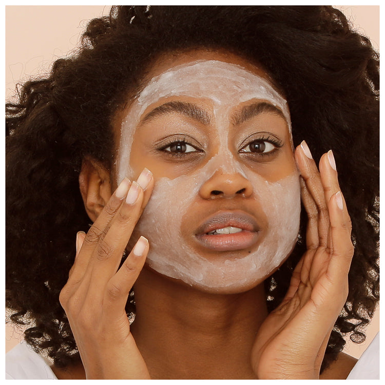 Laboté conçoit des soins concentrés en actifs dans son laboratoire.